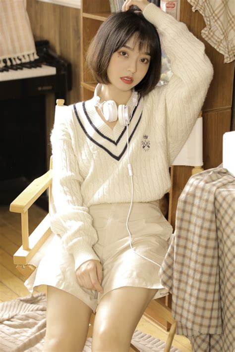 清纯学院风美女私房艺术写真 短发耳机美女毕业写真 三千图片网