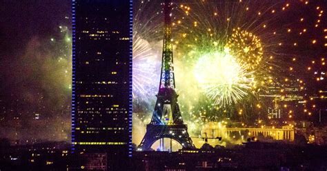 フランス革命記念日 エッフェル塔花火の写真 Kazuhiro Hatakeyama