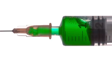 白い背景に対する注射器のクローズアップ カラー画像のストックフォトや画像を多数ご用意 カラー画像 クローズアップ シリーズ画像