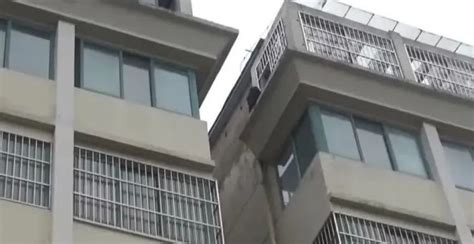 惊险！八旬老人被困六楼窗沿，消防紧急救援腾讯新闻