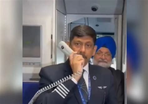 First Flight Ayodhya Pilot Welcomed Passengers Jai Shri Ram अयोध्या