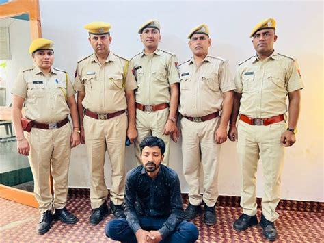 Pistol And Cartridges Recovered Police Engaged In Inquiry बिना नंबर
