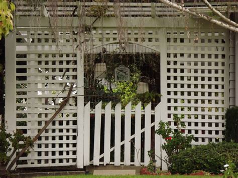 Solve Love The Lattice Jigsaw Puzzle Online With 20 Pieces