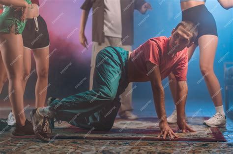 Free Photo People Dancing And Twerking At An Indoor Party