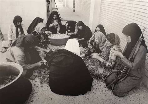 همشهری آنلاین تصاویر کمتر دیده شده از حضور زنان در دفاع مقدس زندگی، امید و ایمان در بحبوحه