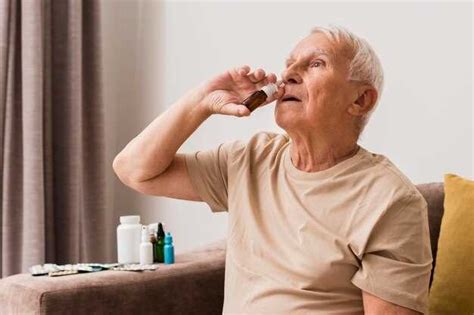 При коньюктивите капать какие капли взрослым в глаза