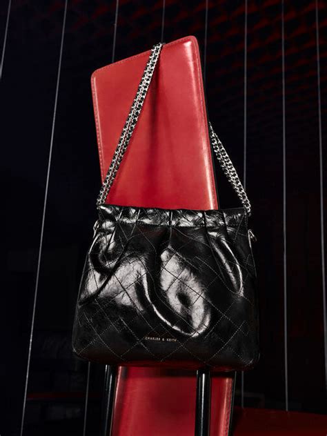 กระเป๋าผู้หญิงแฟชั่น Charles And Keith ซื้อออนไลน์ง่ายๆ ที่นี่ Charles