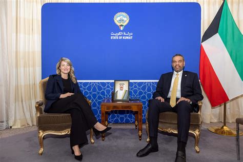 كونا وزير الخارجية الكويتي يلتقي في ميونخ نظيرته الكندية