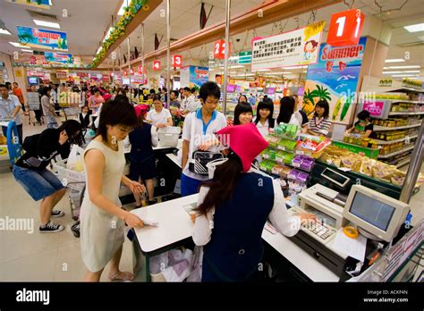 Chinese Shoppers In The Checkout Lane At A Grocery Store Shenzhen China