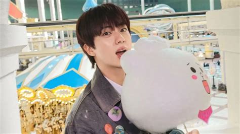 Jin Din Bts Strălucește în „running Wild” Stage Cam și Sărbătorește Cu