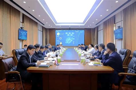 新动能基金公司党委书记、董事长梁雷到省工信厅参加中小企业培育合作交流座谈会