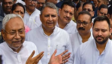 Patna बिहार कैबिनेट में 14 एजेंडों पर मुहर देखें पूरी लिस्ट