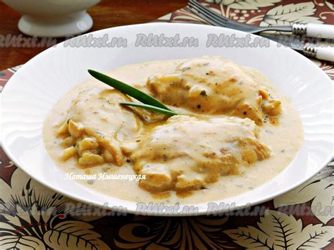 Куриные бедра в сметанном соусе: 10 фото в рецепте