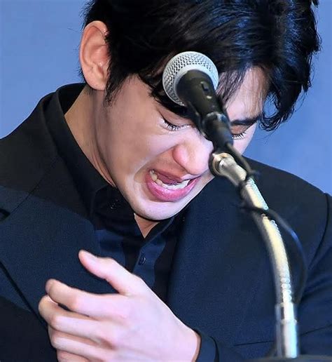 كيم سو هيون يرد على الشائعات لم أواعد كيم ساي رون عندما كانت قاصرة Et بالعربي