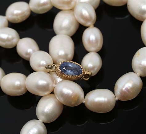 Bilder för COLLIER med barocka odlade pärlor lås av k guld med infattad blå sten