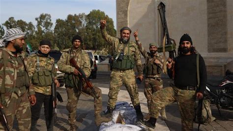 Los Rebeldes Sirios Prenden Fuego A La Tumba Del Padre De Bashar Al