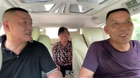 什么神仙地方，坐车都能看到路边的菌子，小伙把老妈舅舅都带来捡 我的乡野山居生活 乡村生活 捡菌子 鸡枞菌 捡蘑菇 Youtube
