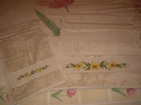 CREACIONES DE MARIBEL CENEFAS DE PUNTO DE CRUZ PARA TOALLAS