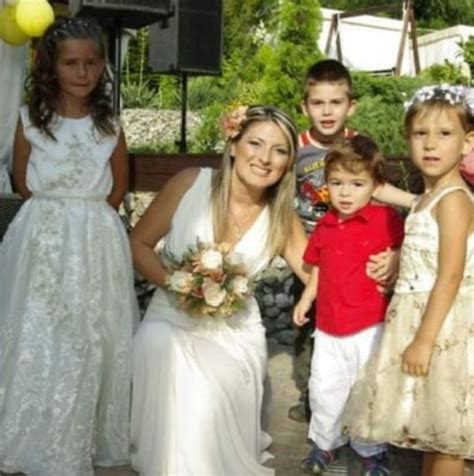 САМО В ПИК И РЕТРО Лили Иванова вдигна сватба СНИМКИ Информационна агенция ПИК