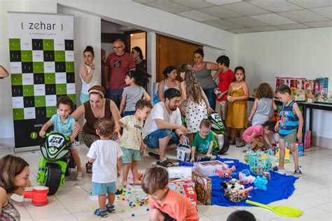 La Campaña ‘un Juguete Una Ilusión Entrega Juguetes A Niños Y Niñas