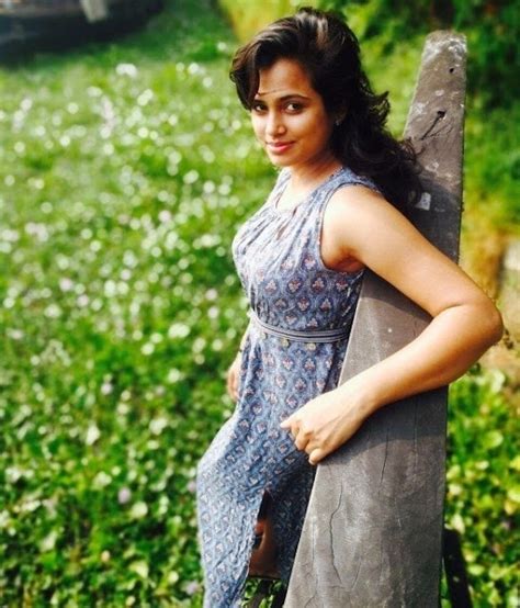 The Fresh Malayali Tamil Actress Ramya Pandian Latest Hot Pics Remya