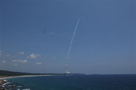 Spaceflight Now H 2a Launch Report Photos H 2a Blasts Off From