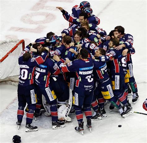 Eisbären Berlin Deutscher Meister 2021 Eishockey EHC Red Bull