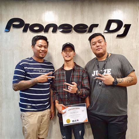 Stream Pyae Phyo Thet Dj Trendy Music Listen To Songs Albums