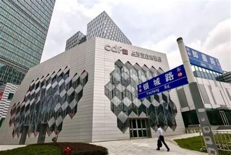上海市内新添一家免税店就在陆家嘴附近 闪电鸟