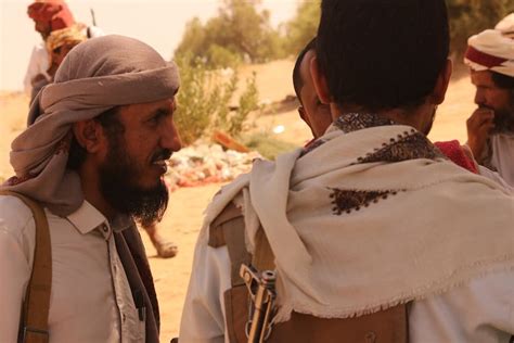 شاهد بالصور أول حفل زفاف في جبهات القتال لجندي في الجيش الوطني