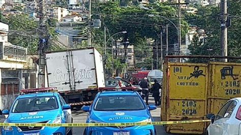 Vídeo VÍdeo Mulher é Feita Refém Dentro De Casa Na Ilha Do Governador