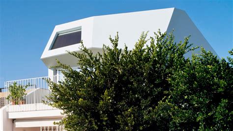 Laura Ortín Adds Aesthetically Disobedient Extension To Beachfront Home