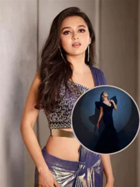 ડીપનેક ગાઉનમાં હોટ લાગી તેજસ્વી ફેન્સ થયા ફિદા Tv9 Gujarati
