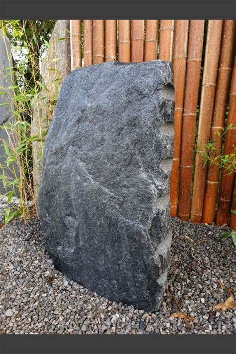 Pierre Solitäre Schiste Gris Noir Monolithique