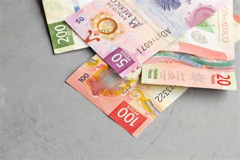 Peso Mexicano Retrocede Frente Al Dólar Lidera Pérdidas En Lunes Negro