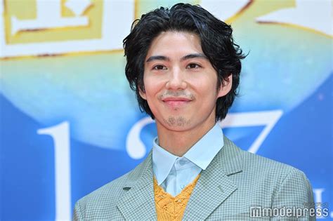 画像1021 榮倉奈々、夫・賀来賢人との“笑顔全開”夫婦ショット公開「世界一お似合い」「素敵」と反響 モデルプレス
