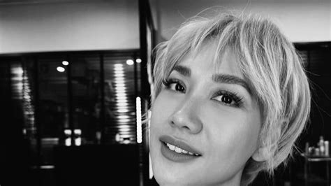 Bcl Pamer Gaya Rambut Bixie Cut Pesonanya Semakin Menawan Beauty Fimela Com