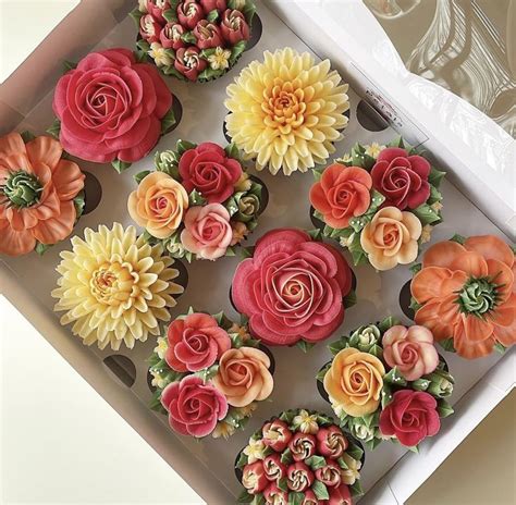 Buttercream Flower Cupcakes In A Box