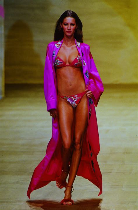 Gisele Bundchen Sexy On The Catwalk Gisele Bundchen Photo