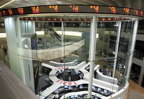 日本株4日ぶり反落、決算選別顕著に－株主還元のオリックス買われる Bloomberg