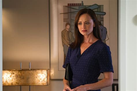 Will Rory Tell Logan About Her News From The Gilmore Girls Revival