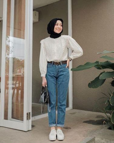 Inspirasi OOTD Kemeja Putih Agar Nggak Terlihat Boring
