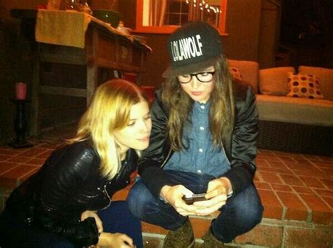 Ellen And Kate Mara Scrolller