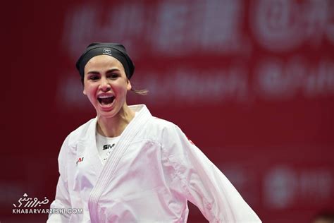 تصاویر سارا بهمنیار؛ از نبرد و خوشحالی بُرد تا آغوش مربی فریم به