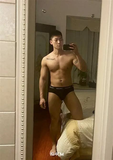 可爱的肉肉的帅气健身肌肉小哥 194cm