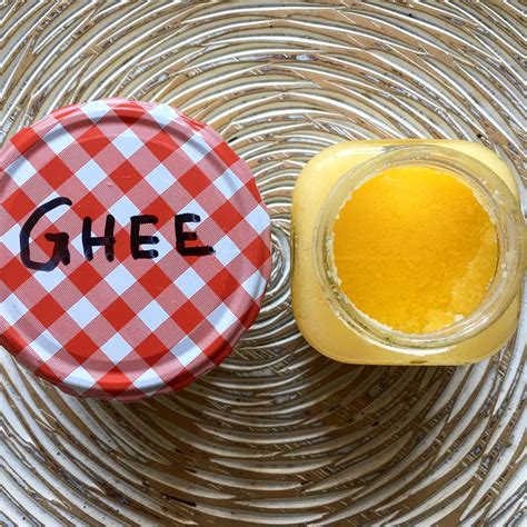 Ghee selbst herstellen » Original ayurvedisches Rezept für Butterreinfett