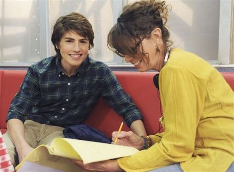 NotiVLOG Fotos Selena Gomez Y Gregg Sulkin Amor En TV