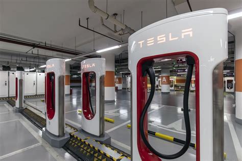 Why Tesla Ev Charging Plugs Are Becoming Industry Standard Bloomberg