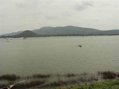 गोदावरी का जलस्तर बढ़ने से आंध्र प्रदेश के 5 जिले अलर्ट पर Breaking