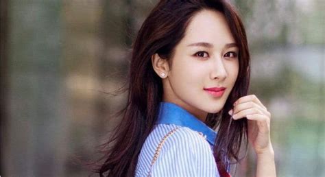 熱巴楊紫紅到國外，在韓國綜藝被眾主持讚揚，網友：太長臉！ 每日頭條